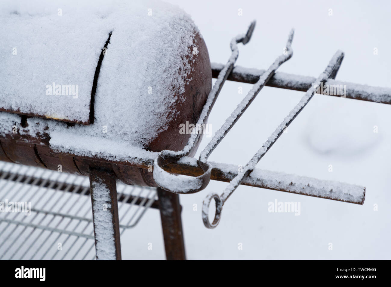 grill under the snow in the yard Stock Photo - Alamy