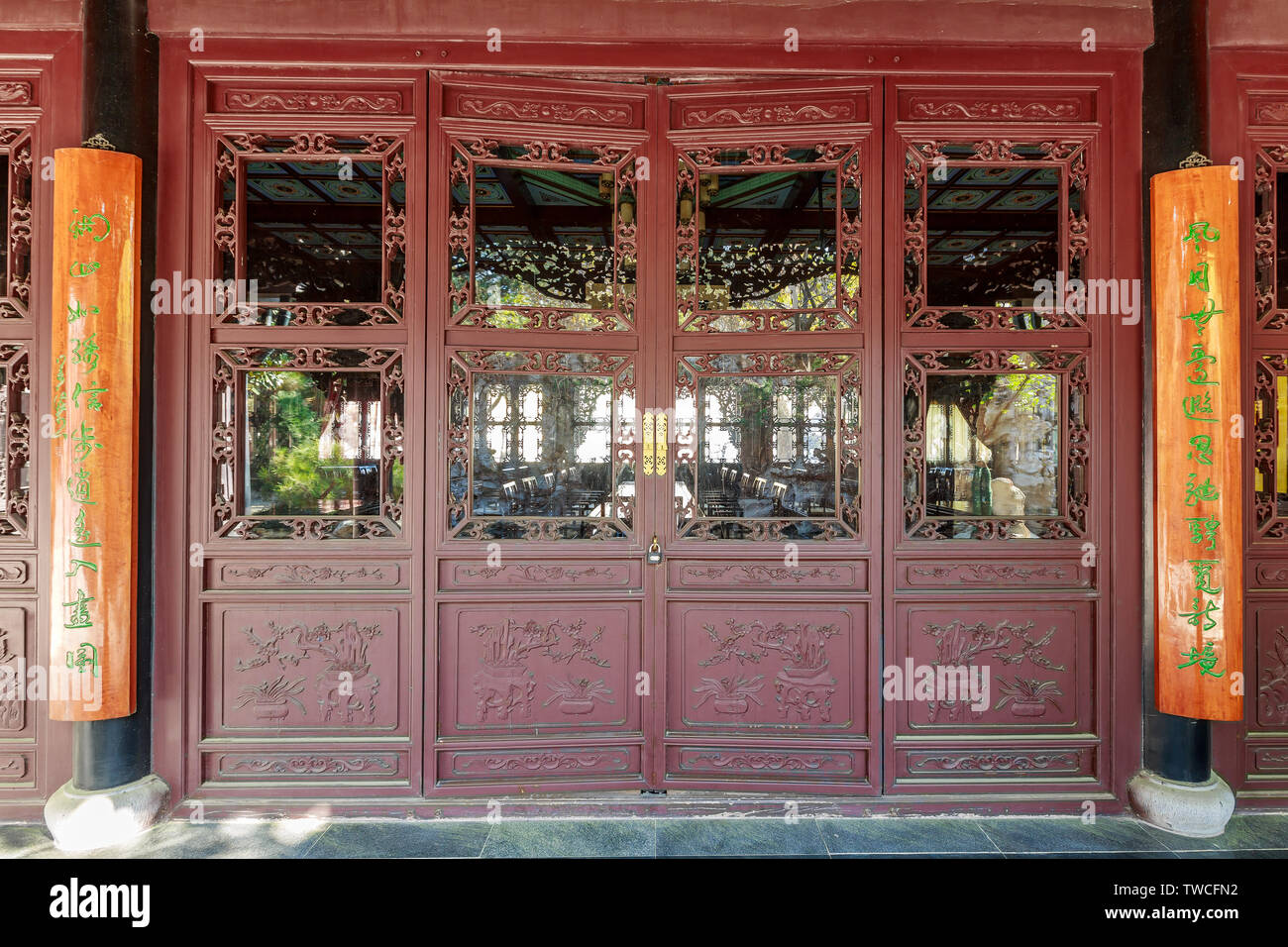 Chinese doors and windows Stock Photo - Alamy
