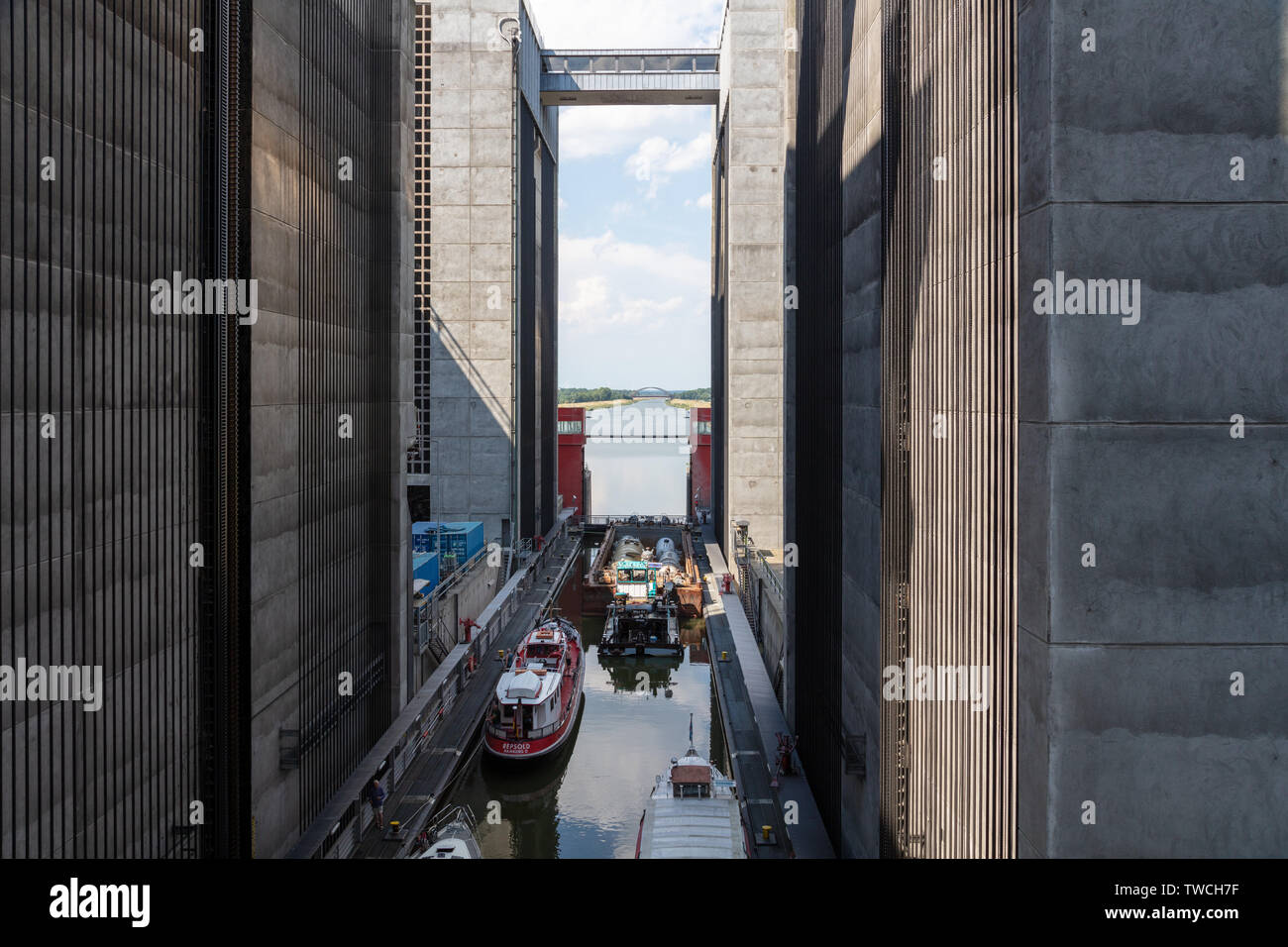 ships have overcome 38 meters in a gigantic ship's hoist Stock Photo ...