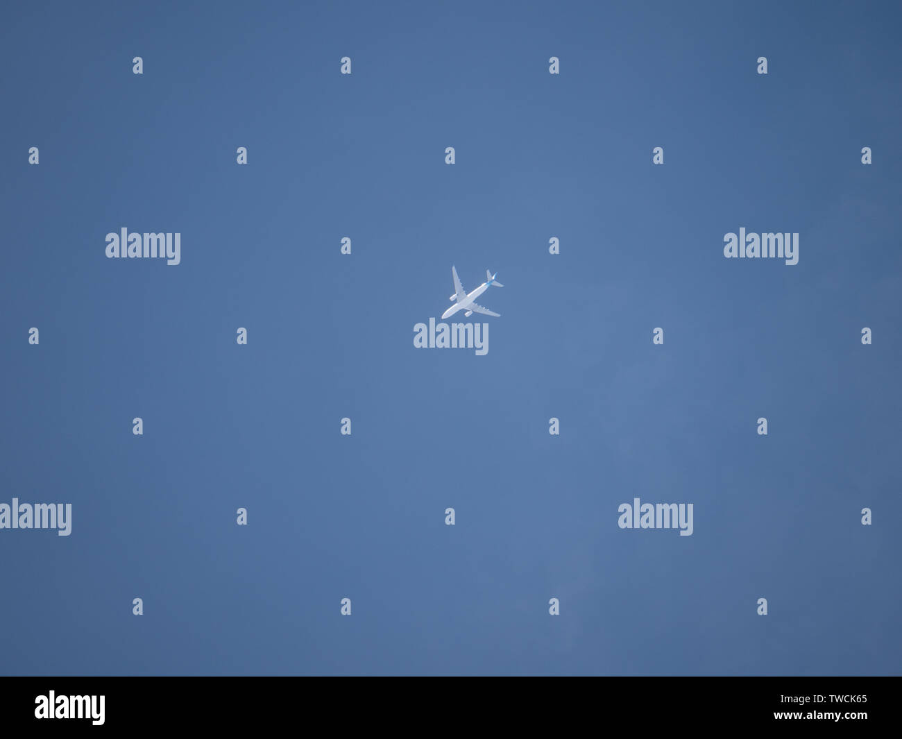 Aircraft flying at high altitude Stock Photo - Alamy