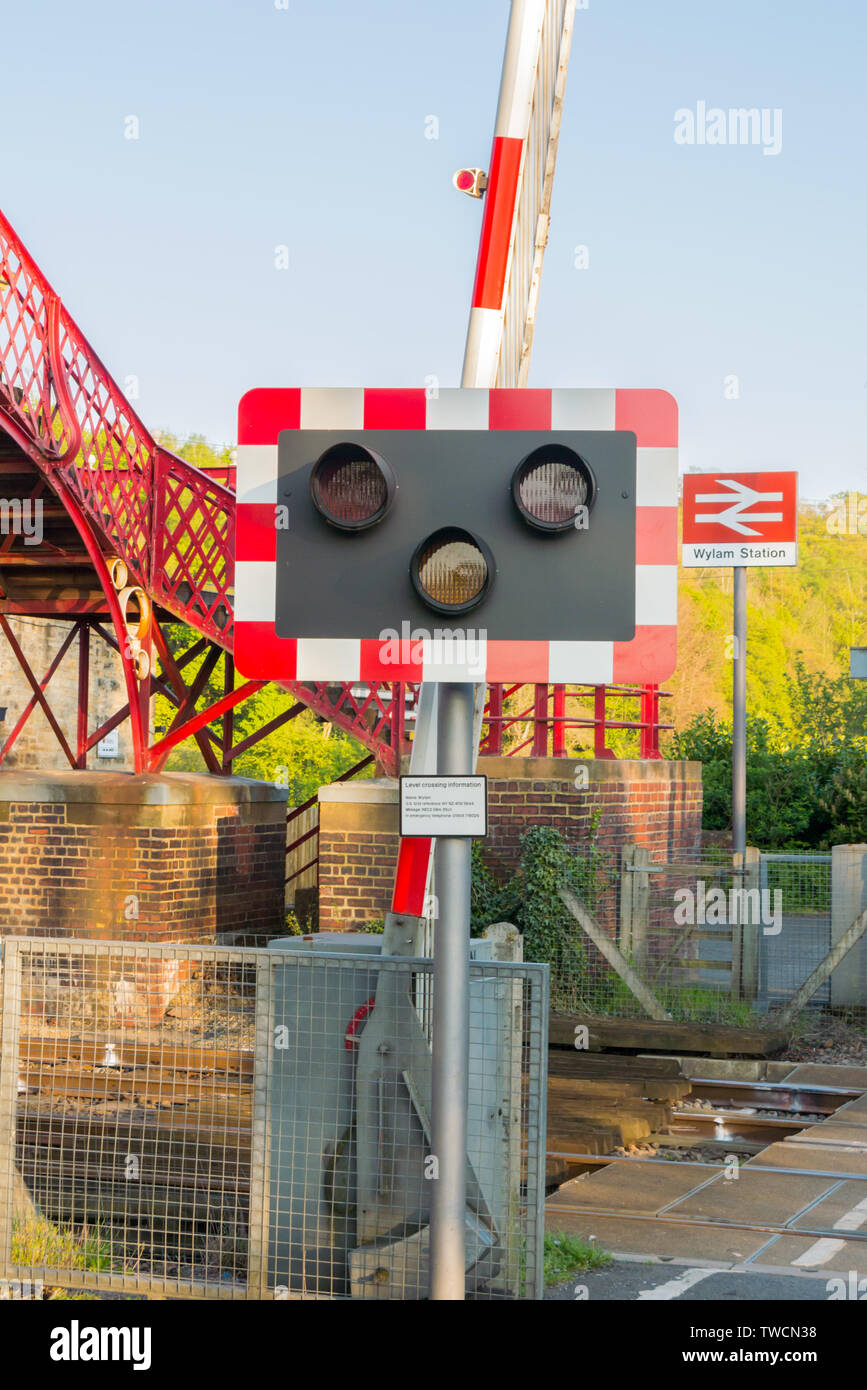 Level crossing lights hi-res stock photography and images - Alamy