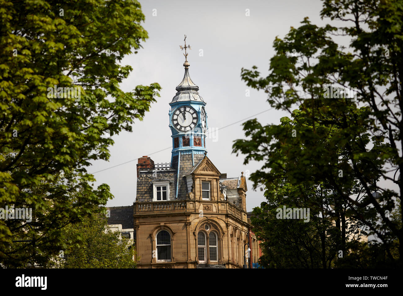 Street corner clock hi-res stock photography and images - Alamy