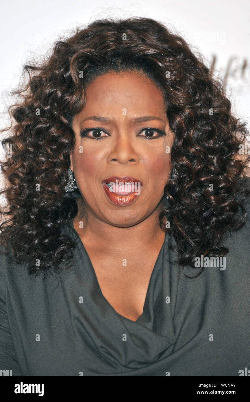 Oprah winfrey headshot hi-res stock photography and images - Alamy