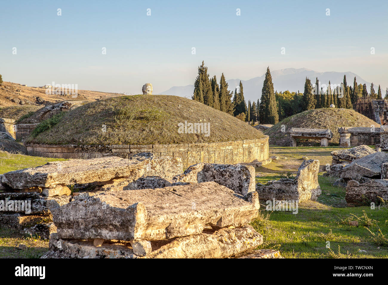 Tomb in pamukkale hierapolis turkey hi-res stock photography and images ...