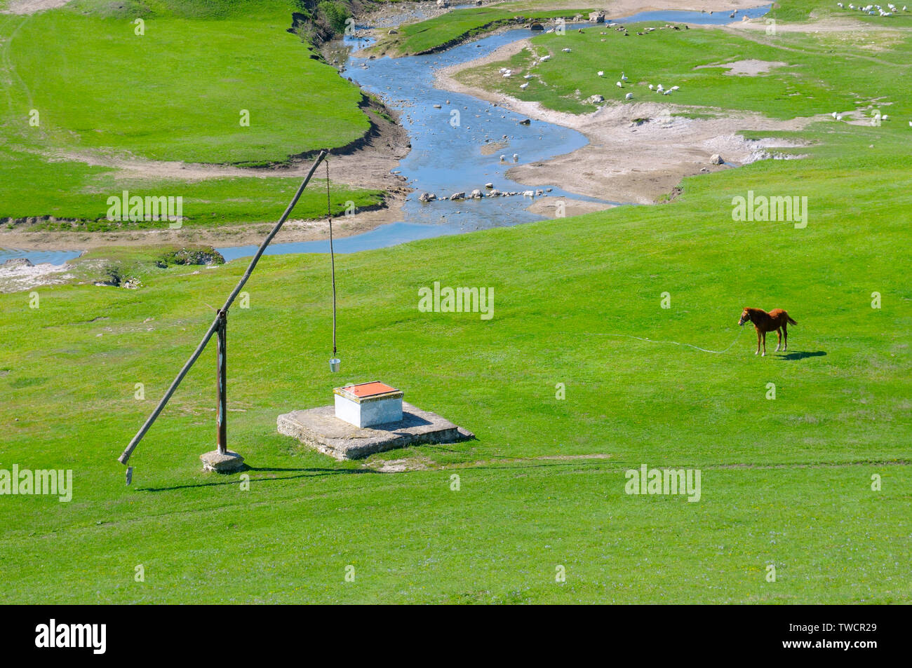 Well crane hi-res stock photography and images - Alamy