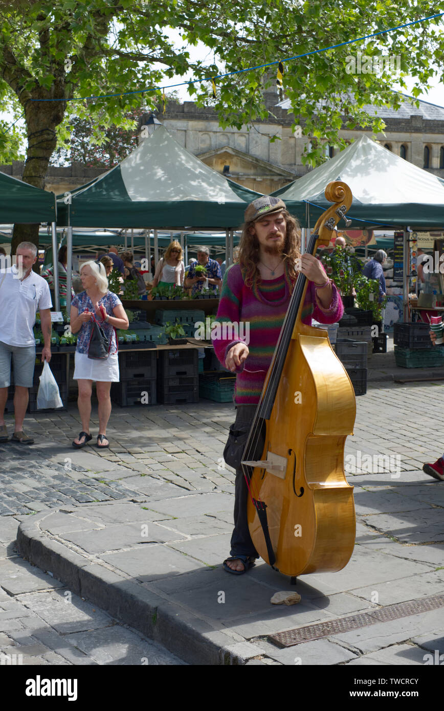 A street musician performing hi-res stock photography and images - Alamy