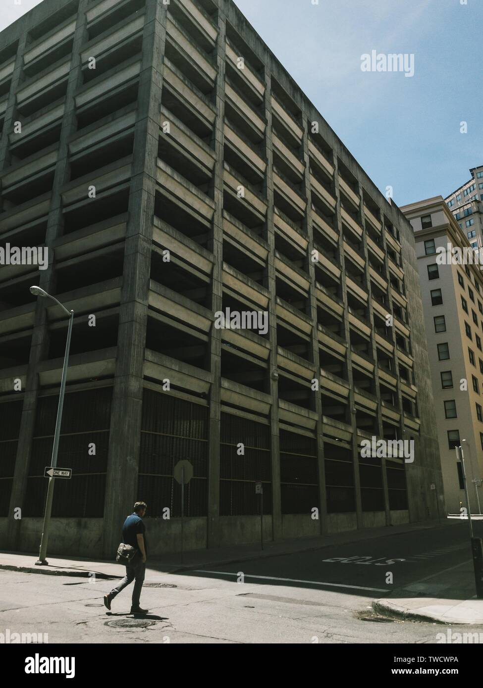 Empty streets business city hi-res stock photography and images - Alamy