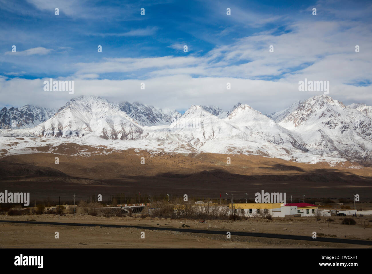 Scenery of Mushtag Snow Mountain in Xinjiang Stock Photo - Alamy