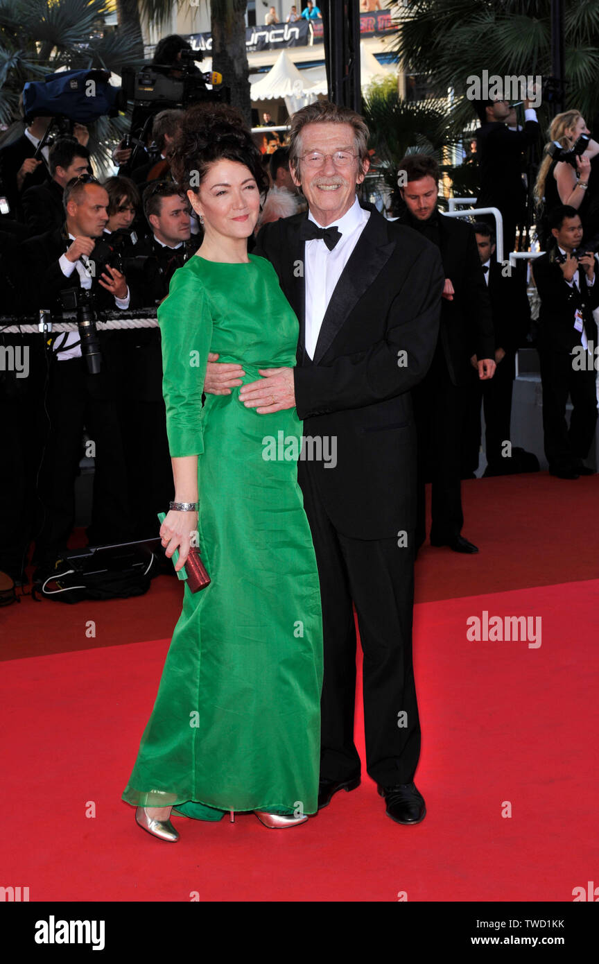 John hurt and wife hi-res stock photography and images - Alamy