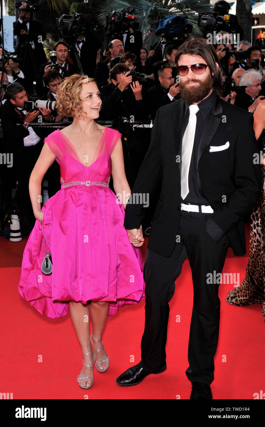 CANNES, FRANCE. May 18, 2008: Rachael Leigh Cook & husband at world ...