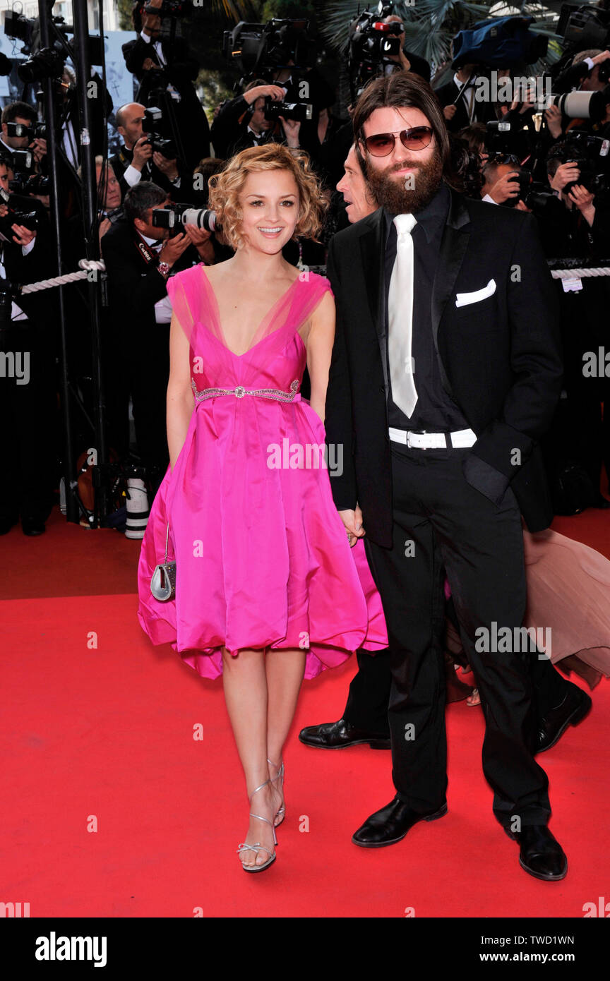 CANNES, FRANCE. May 18, 2008: Rachael Leigh Cook & husband at world ...