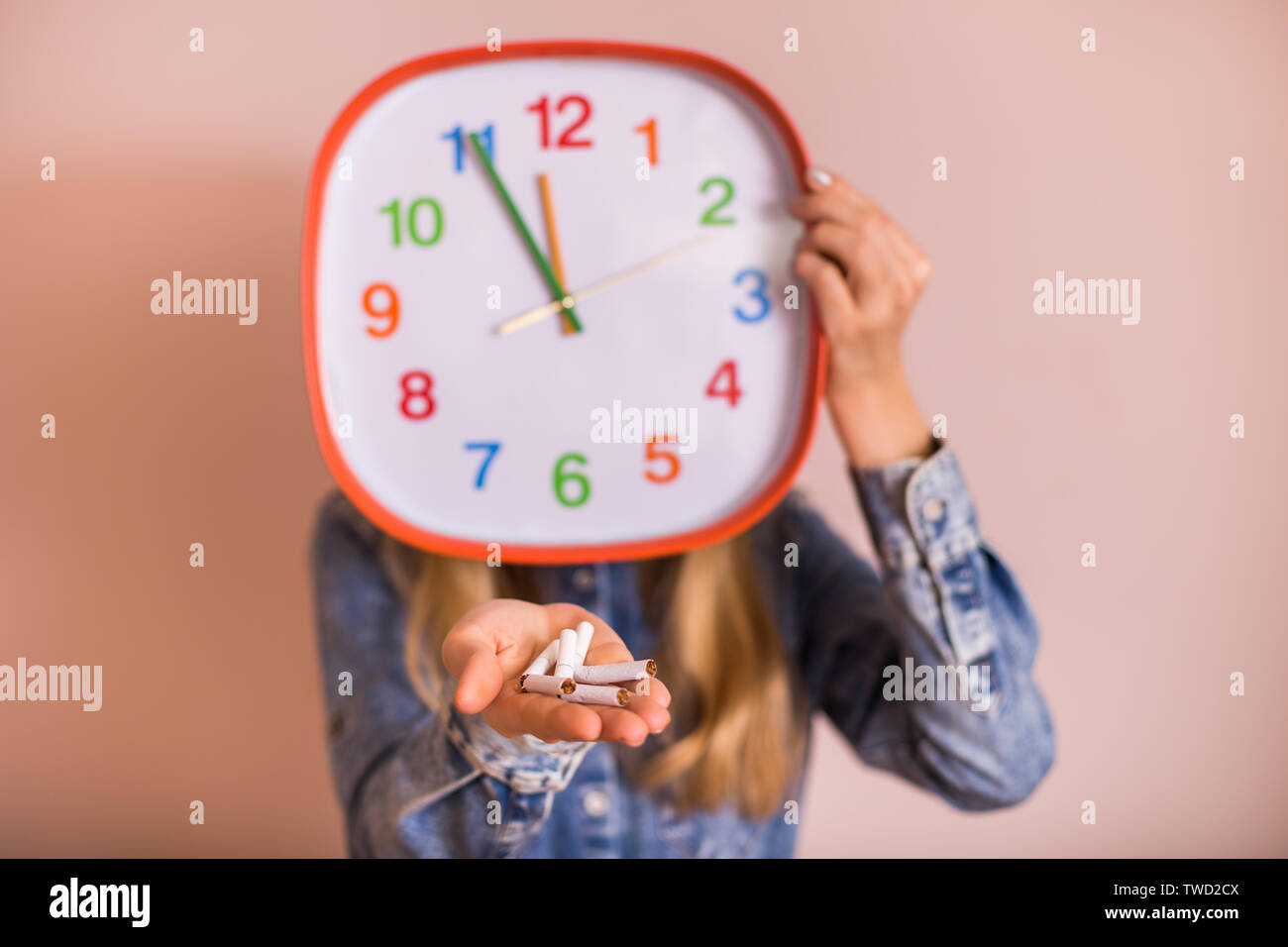 Cigarettes clock hi-res stock photography and images - Alamy