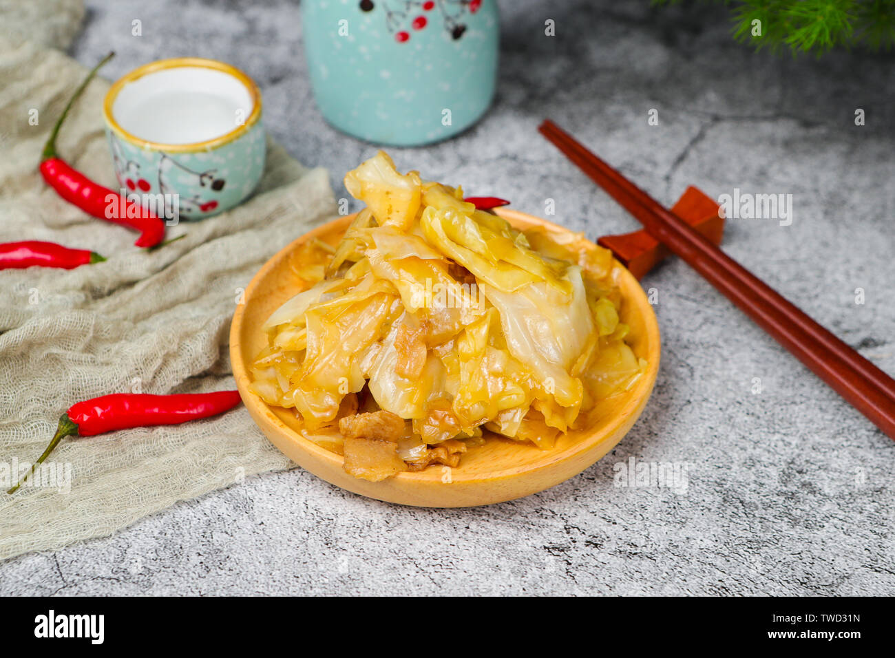 Hand torn cabbage hi-res stock photography and images - Alamy