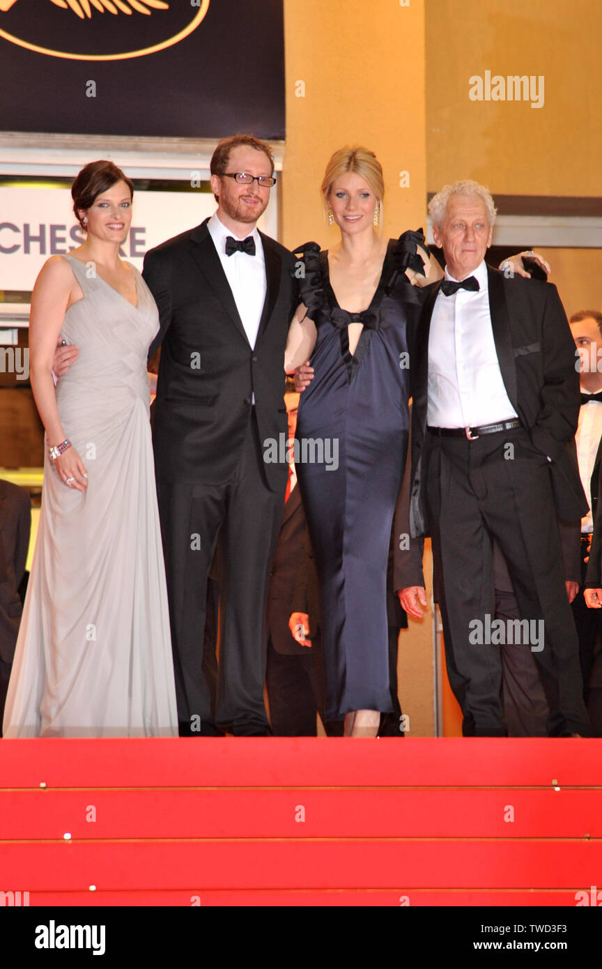 CANNES, FRANCE. May 19, 2008: LtoR: Vinessa Shaw, James Gray, Gwyneth ...