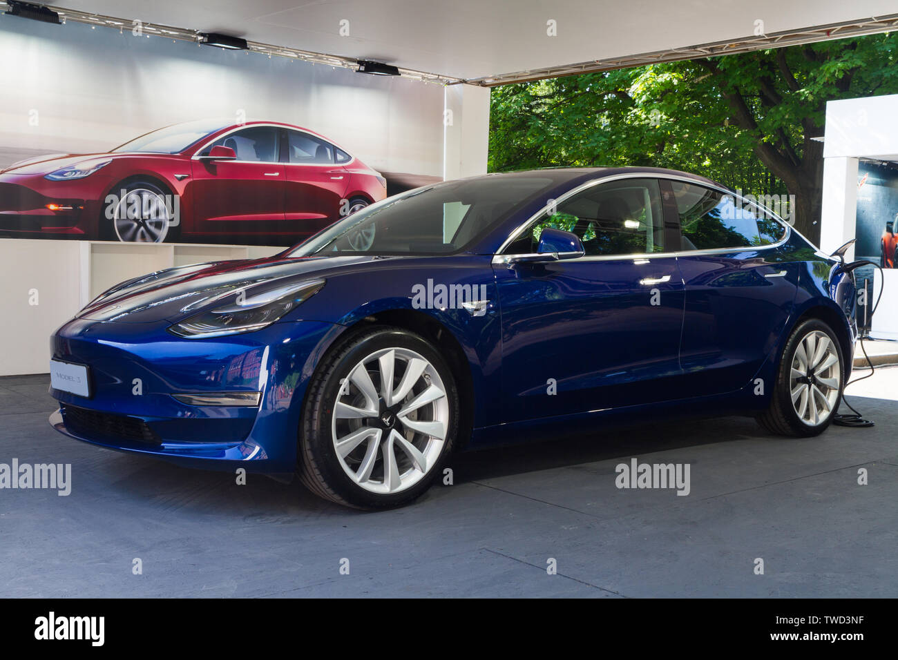 Blue tesla model 3 hi-res stock photography and images - Alamy