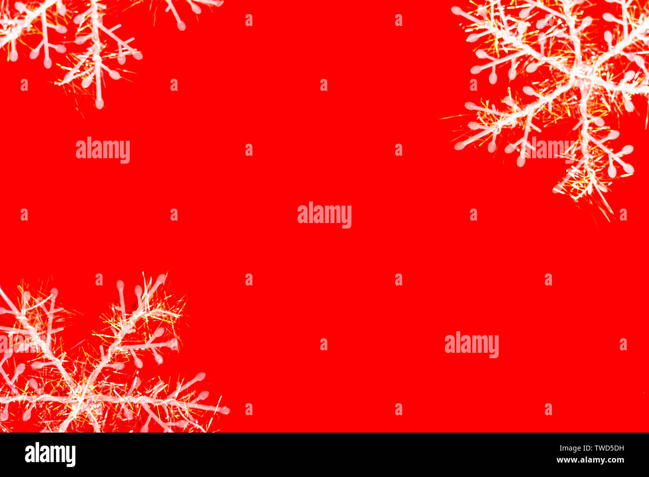 Red snow background snowflakes hi-res stock photography and images - Alamy