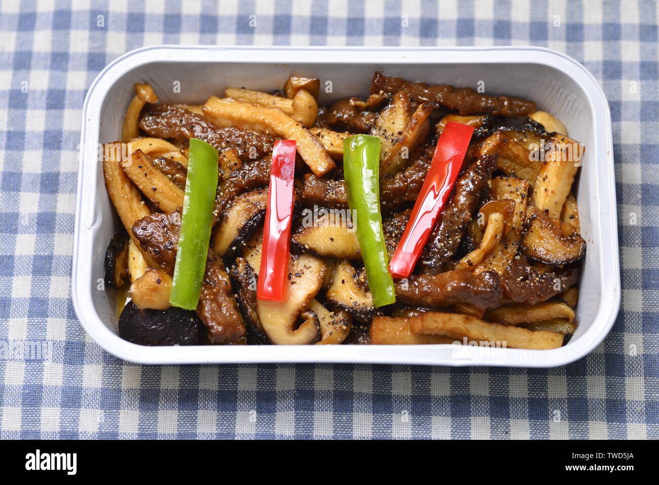 Airplane meal, high-speed rail meal, fast food, beef, chicken leg ...