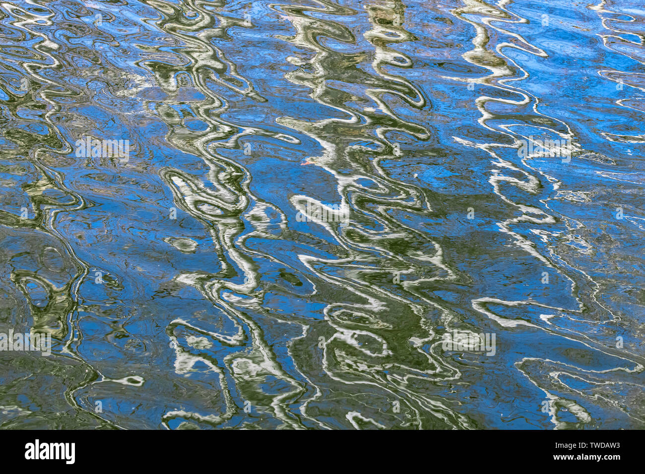 Reflective pond hi-res stock photography and images - Alamy