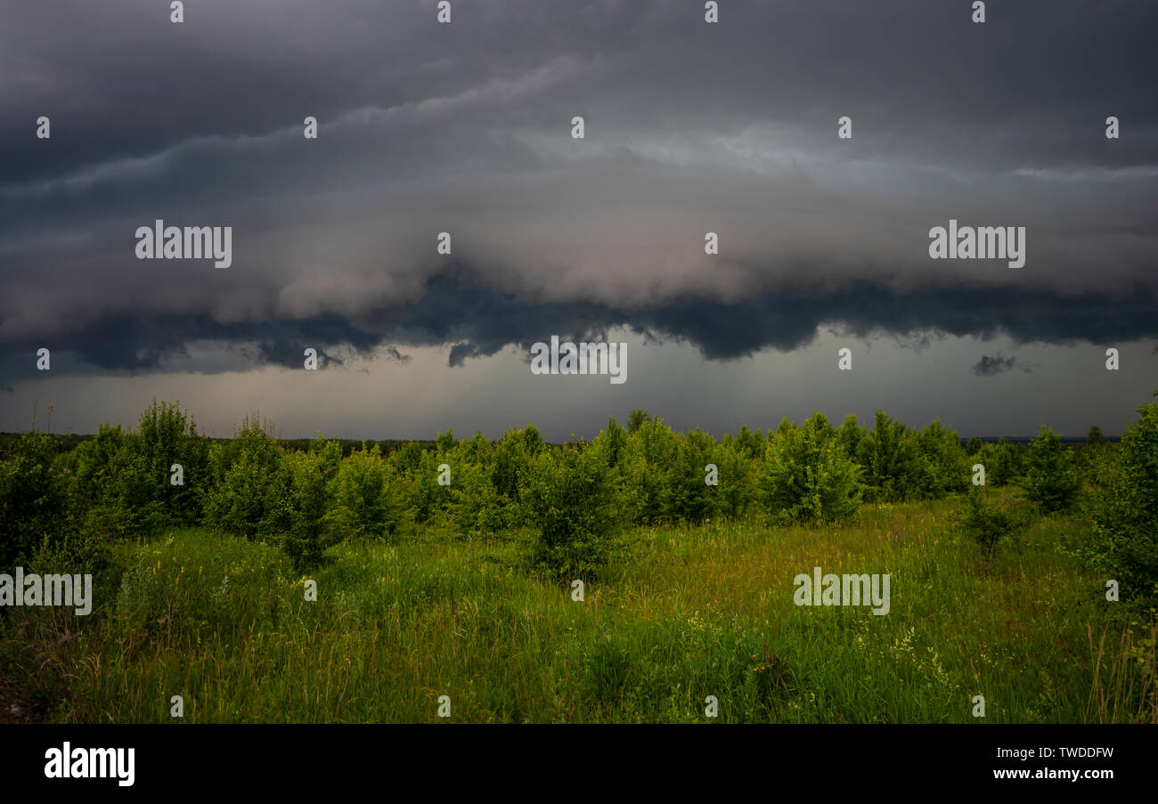 Low hung clouds hi-res stock photography and images - Alamy