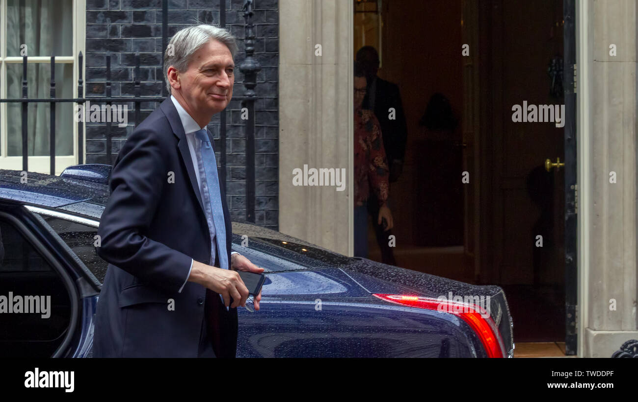 Chancellor of the Exchequer, Philip Hammond, arrives at 10 Downing ...