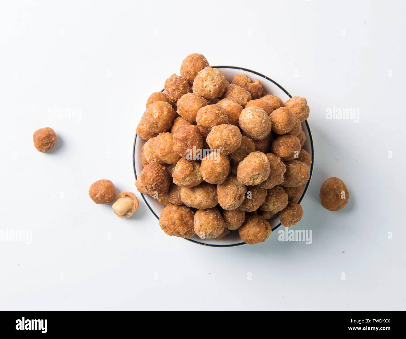 Fried peanuts, peanuts Stock Photo - Alamy