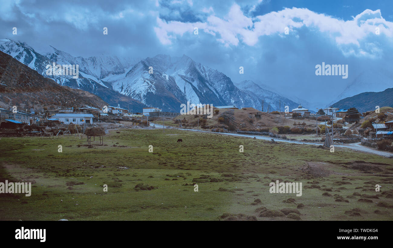 Lianwu Laigu Village, Changdu, Tibet Stock Photo - Alamy