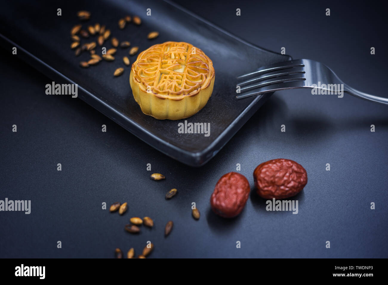 Chinese traditional cuisine Mid-Autumn Festival moon cake tea set Stock ...