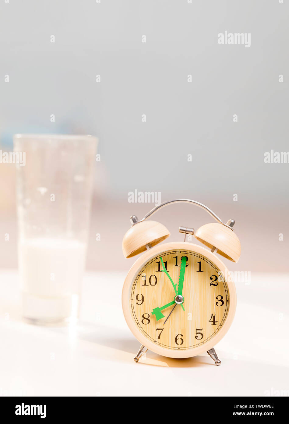Digital and analogue clock hi-res stock photography and images - Alamy