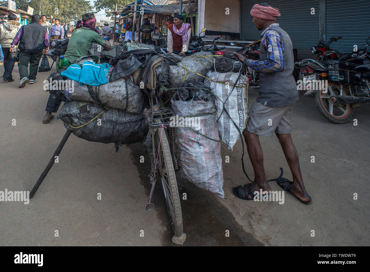 The coal-cycle wallahs of Jharkhand, pushing 300kg for 30km-Kokar Chawk ...