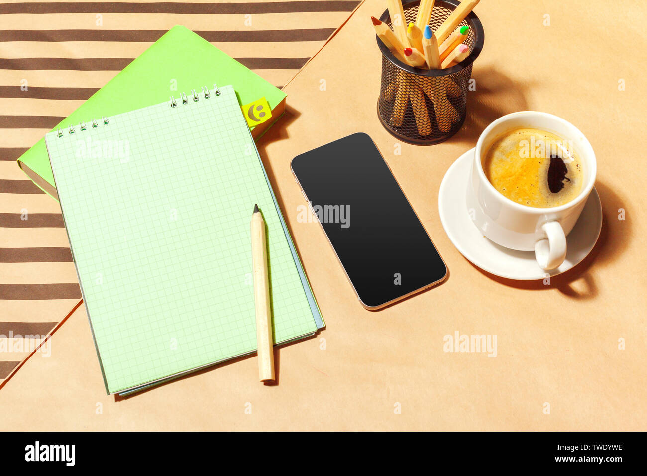 Blank notepad and coffee cup Stock Photo - Alamy