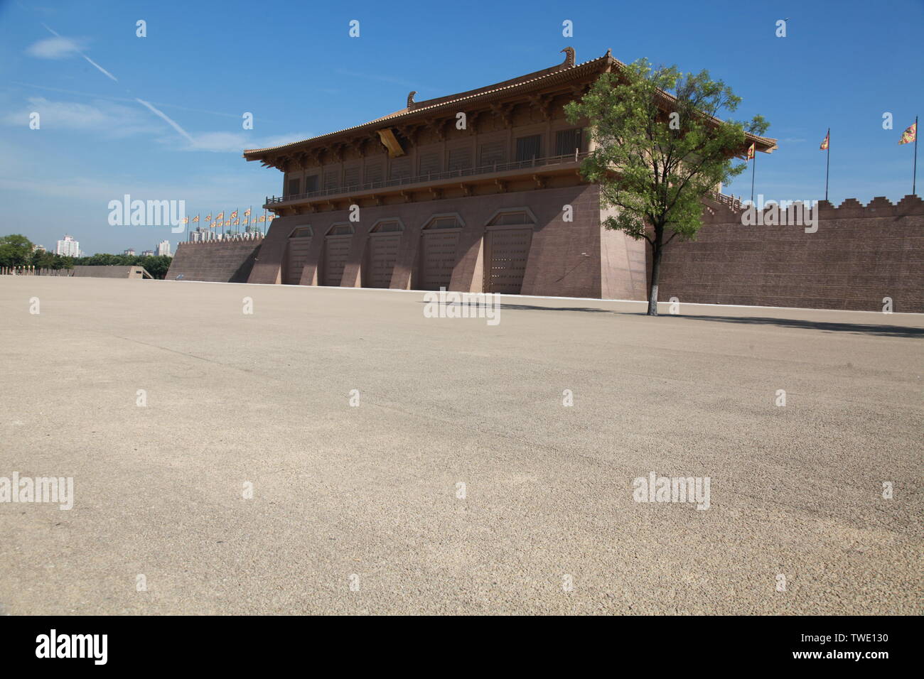 Daming palace national site park hi-res stock photography and images ...