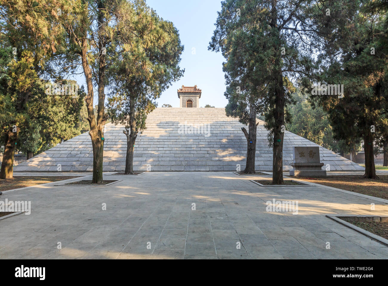 Xuanyuan yellow emperor hi-res stock photography and images - Alamy