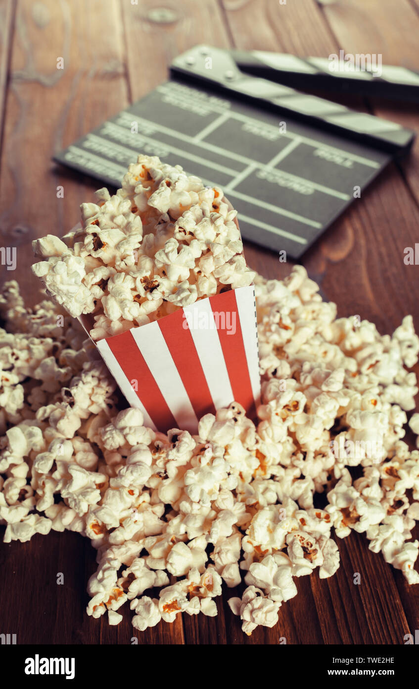 Movie Clapper Board in popcorn Stock Photo - Alamy