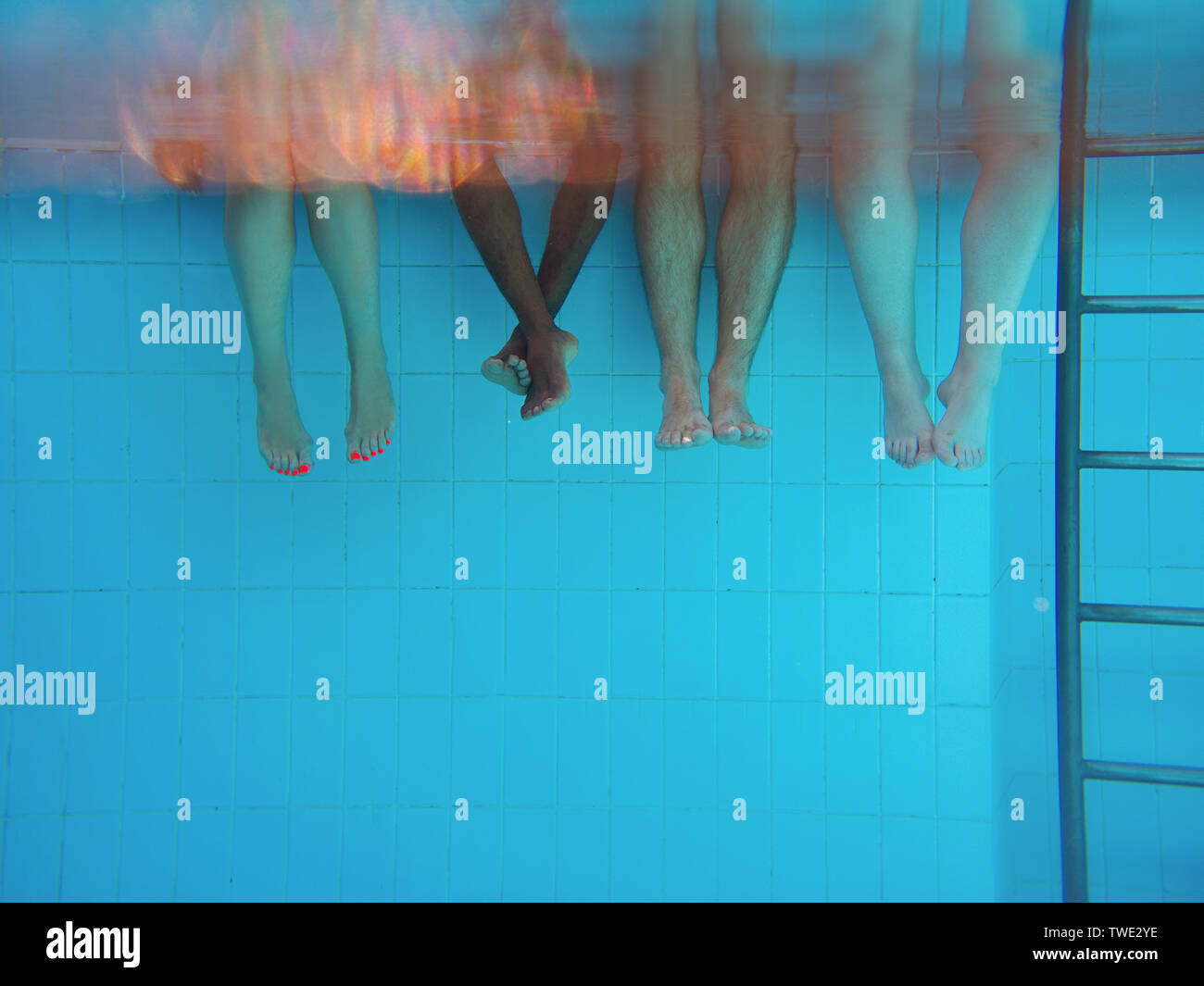 Friends in swimming pool underwater hi-res stock photography and images ...