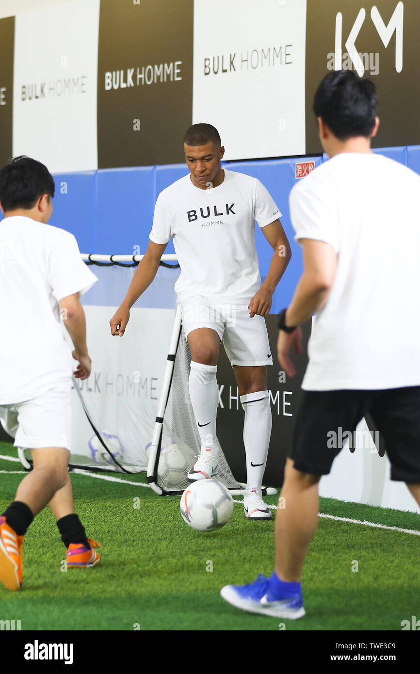 Paris saint germains french forward kylian mbappe hi-res stock ...