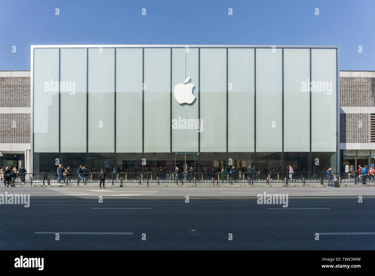 Apple flagship store Stock Photo - Alamy