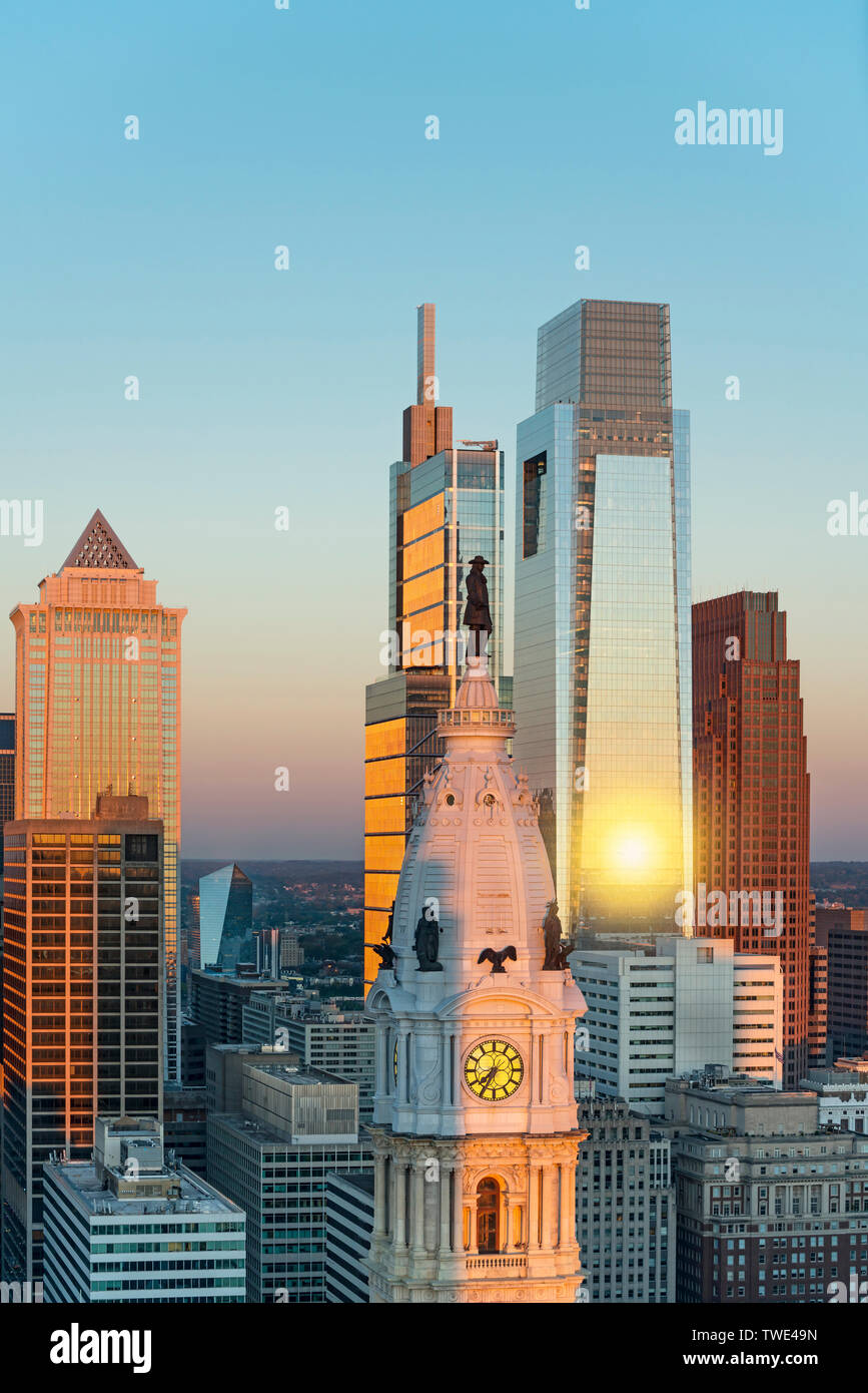 CITY HALL (©JOHN MCARTHUR JR 1901) COMCAST CENTER (©ROBERT A M STERN ...