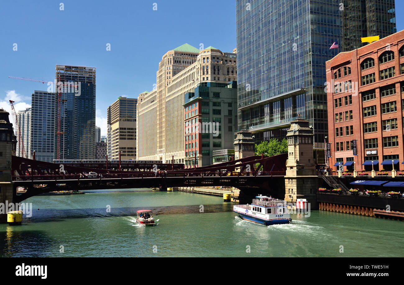 Chicago waterfront yacht hi-res stock photography and images - Alamy