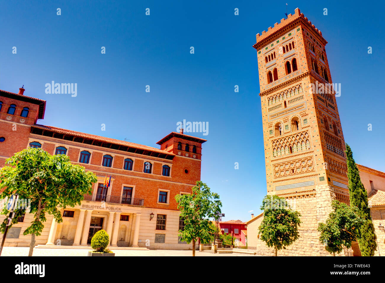 Teruel lovers sculpture hi-res stock photography and images - Alamy