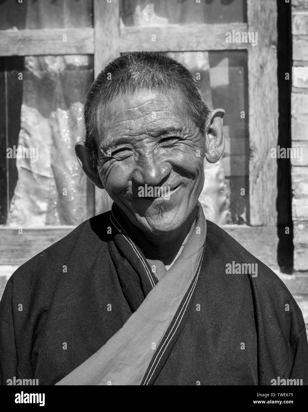 Tibetan old man, smiling in the face of the camera Stock Photo - Alamy