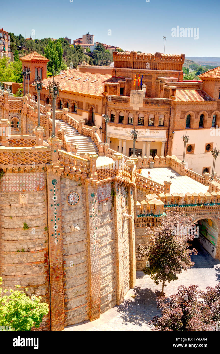 Teruel lovers sculpture hi-res stock photography and images - Alamy