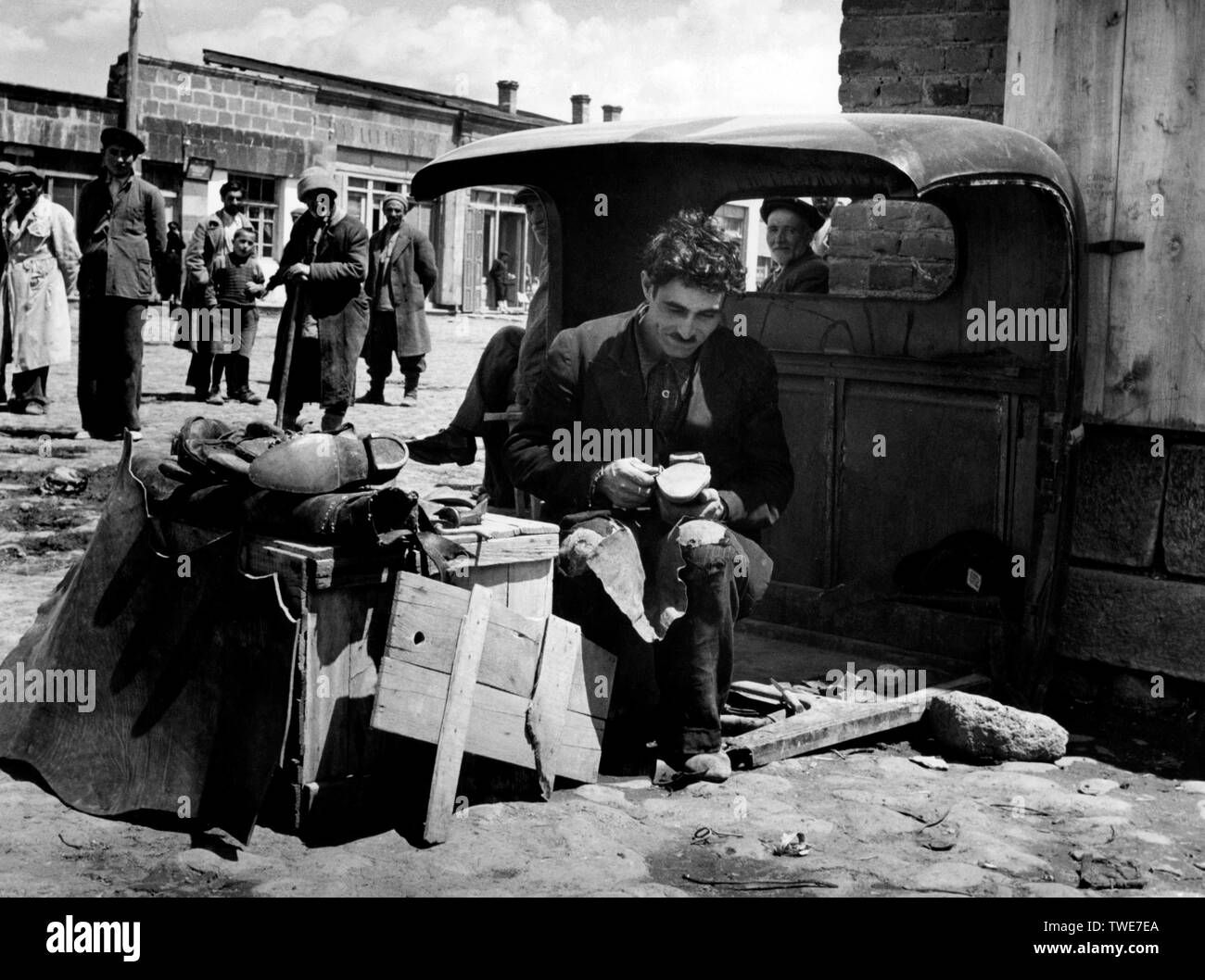 turkey, kars, Armenian cobbler in the market square, 1960 Stock Photo ...