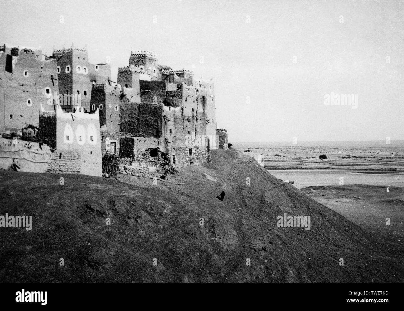 Ancient marib Black and White Stock Photos & Images - Alamy