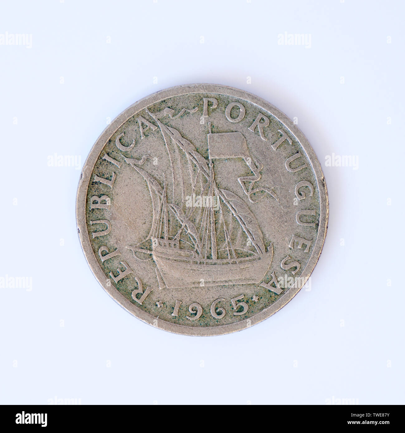 Portugal 5 Escudos Coin - 1965 Stock Photo - Alamy