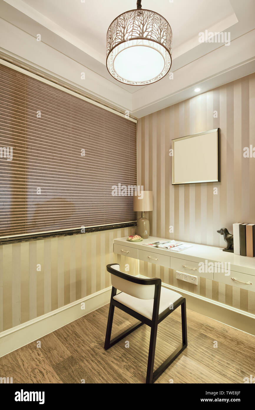 Home library family reading hi-res stock photography and images - Alamy