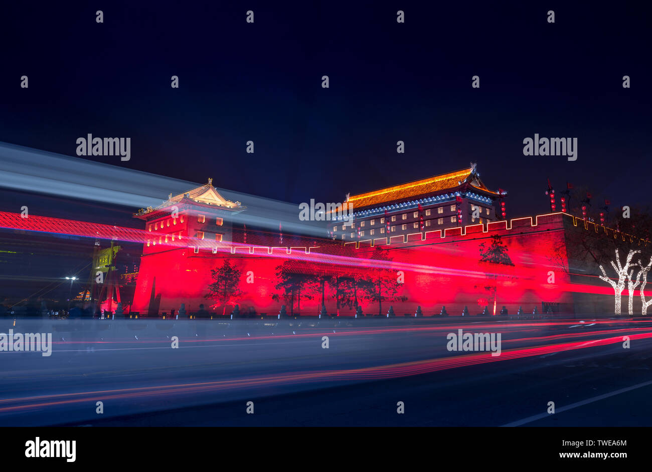 Night View Lighting Show on Ancient City Wall in Xi'an Stock Photo - Alamy