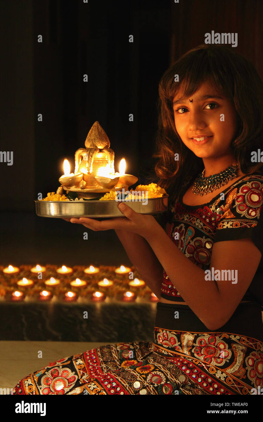 Portrait of a girl celebrating diwali Stock Photo - Alamy