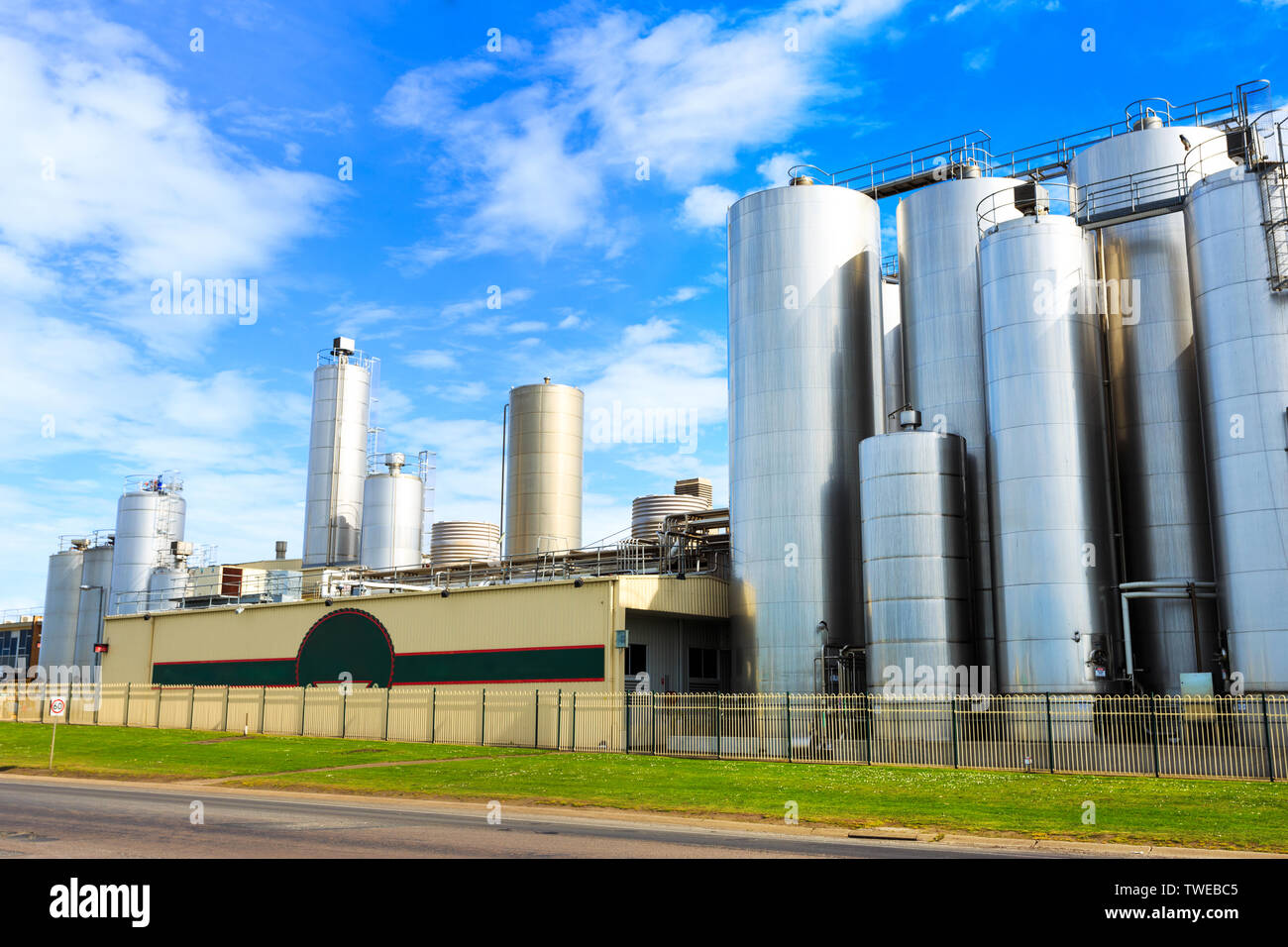 Exterior of chemical plant hi-res stock photography and images - Alamy