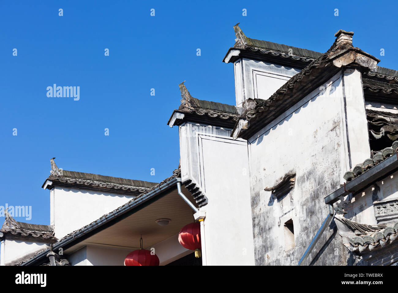 Old chinese style wooden roof hi-res stock photography and images - Alamy