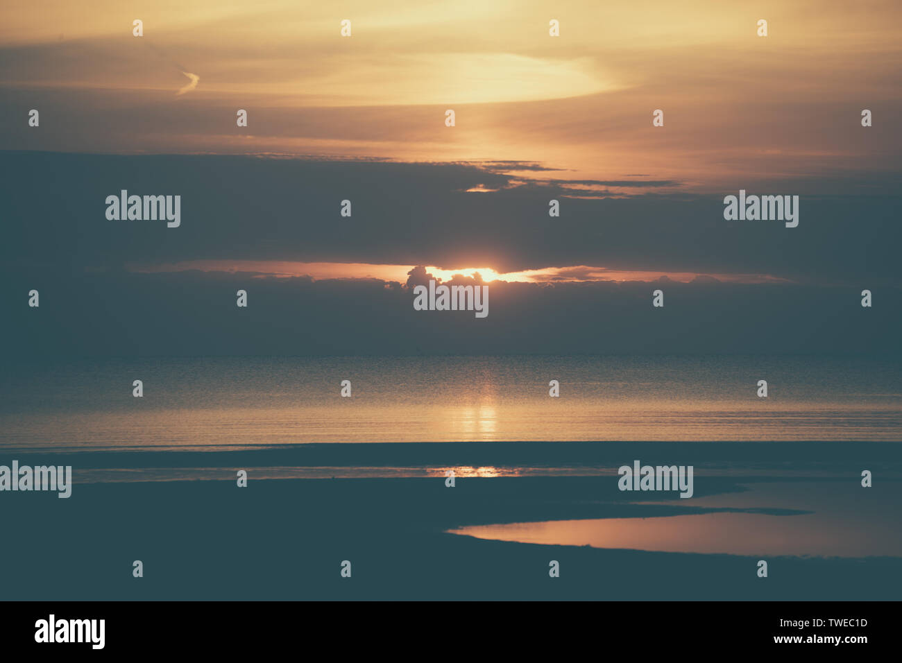 Sea summer sunset landscape hi-res stock photography and images - Alamy